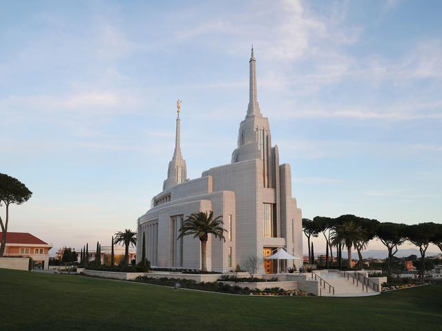 O Templo de Roma Itália Desperta a Atenção dos Media Locais e ...